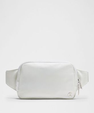 lululemon Everywhere G&uuml;rteltasche Gro&szlig; 2 L - Gr&ouml;&szlig;e 2 l in Vapor