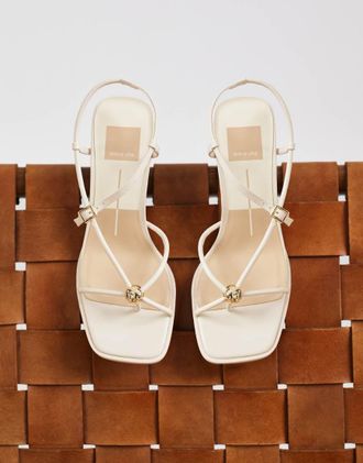 Dolce Vita Mylee - Riemchen-Sandaletten aus Leder in Cremewei&szlig; mit mittelhohem Absatz und goldfarbener Metallverzierung-Neutral