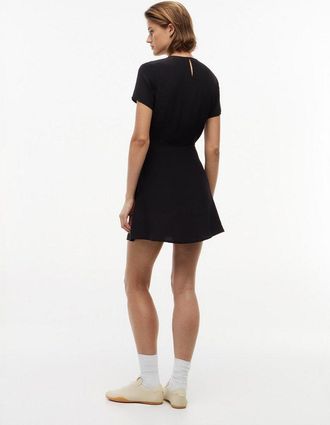 Tommy Jeans Minikleid TJW F&F SS MINI DRESS EXT Viskose, Rundhals, Kurzarm