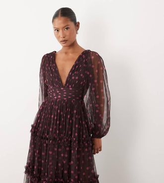 Lace & Beads Petite Robe longue en tulle transparent &agrave; volants &eacute;tag&eacute;s, manches ballon et d&eacute;collet&eacute; plongeant - Violet &agrave; pois-Multi