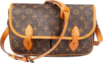Louis Vuitton Crossbody Bags - Louis Vuitton Canvas Monogram Gibeciere MM Crossbo - Gr. unisize - in Braun - für Damen