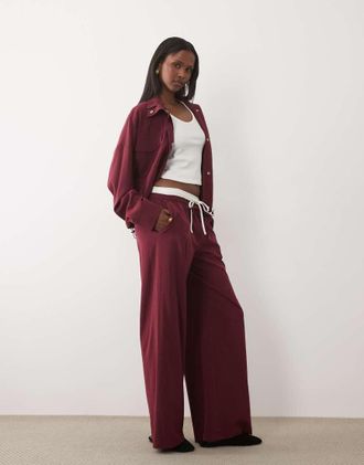 KAIIA Exclusivit&eacute; - Pantalon densemble ample style militaire avec double taille - Bordeaux-Dor&eacute;