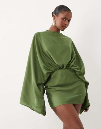 Asos Robe courte dos nu &agrave; manches cape et franges - Vert