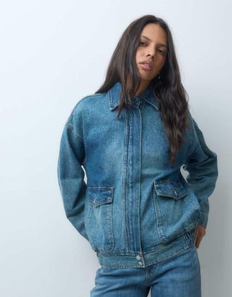 Asos Jeansjacke mit durchgehendem Rei&szlig;verschluss und Kontrastkragen in heller Vintage-Waschung-Blau