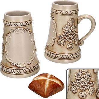 MamboCat 2er Set Ruhpolding-Krug mit Henkel I 0,5 Liter I beige-brauner konischer Bierkrug aus Keramik mit Relief & Schild für 2 Personen I Bierhumpen im Vinta