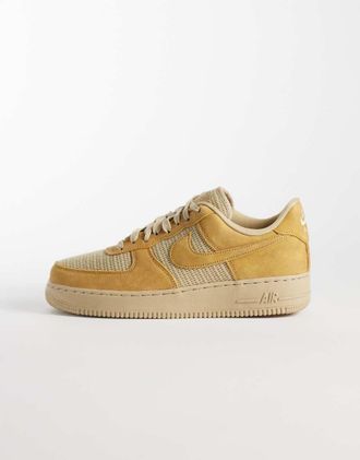 Nike Air Force 1 07 LV8 - Sneaker aus Webstoff in Braun-Wei&szlig;
