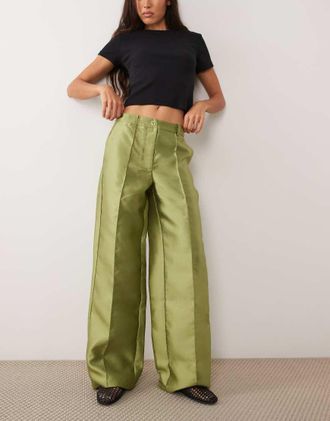 Vila pantalon large &agrave; jambes avec d&eacute;tail de couture en taffetas vert olive