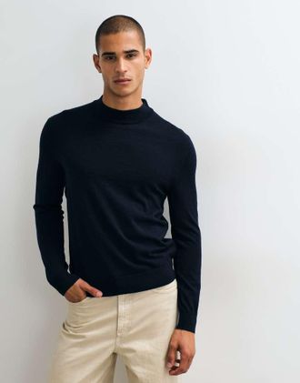 Mango Strickpullover mit hohem Kragen in Marineblau
