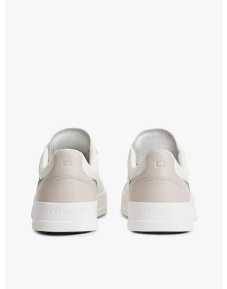 Tommy Hilfiger Signature - Court-Sneaker aus Leder in Wei&szlig; mit Colourblock-Design