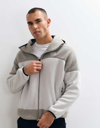 The North Face NSE veste polaire zipp&eacute;e int&eacute;grale avec masque en gris
