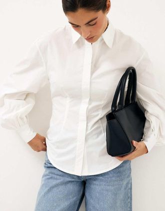 NA-KD chemise ajust&eacute;e en coton blanche