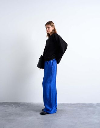 Topshop Pantalon droit en satin texturé - Bleu moyen