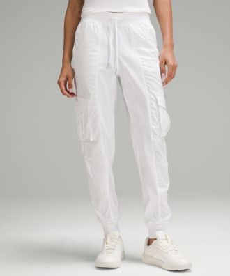 lululemon Jogging cargo Dance Studio coupe d&eacute;contract&eacute;e taille mi-haute pour Femmes - Blanc - Taille XL