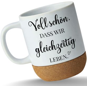 Shirtracer Tasse Untersetzer Kork - Freundin - Voll sch&ouml;n, dass wir gleichzeitig leben - Geschenk Schwester Bestie BFF - 330 ml - Wei&szlig; Matt - freunde freund f&uuml;r 