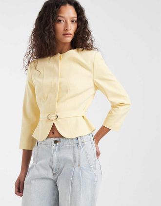 Asos Figurbetonter Blazer mit abgerundeten Schultern-Gelb