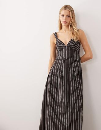 Asos Strukturiertes Midi-Tr&auml;gerkleid in gestreiftem Braun-Bunt