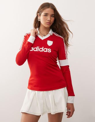 adidas Originals Maillot de football &agrave; manches longues et imprim&eacute; graphique - Rouge &eacute;carlate