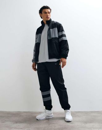 NIKE SPORTWEAR Premier i96 Jogger in Schwarz und Grau