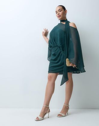 Asos Curve ASOS DESIGN Curve mini-robe cape en mousseline &agrave; &eacute;paules d&eacute;nud&eacute;es avec &eacute;charpe en bleu sarcelle