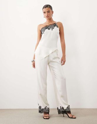 the frolic Hose mit Satin, Spitzenbesatz und weitem Bein als Set in Wei&szlig;