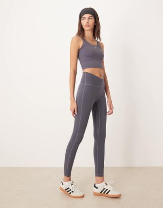 adidas adidas Performance - Three Stripes Studios - Legging &agrave; taille crois&eacute;e - Bleu ardoise-Bleu marine