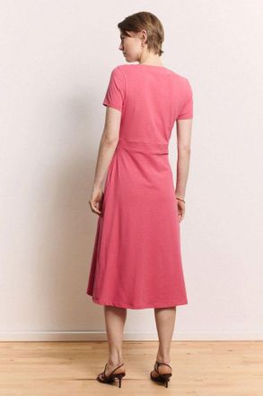 Tranquillo Sommerkleid Doroo aus Bio-Baumwolle V-Ausschnitt Figur umspielend 2 Taschen (Einzelteil) GOTS-zertifiziertes Midi Jerseykleid