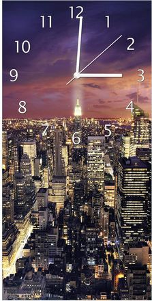 Wallario Design-Wanduhr, Acrylglasuhr Größe 30 x 60 cm, weiße Zeiger, Motiv New York bei Nacht - Panoramablick über die Stadt