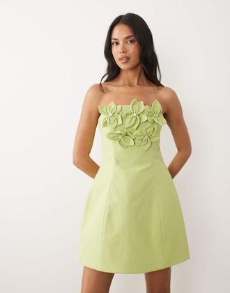 Asos Robe bandeau courte en lin avec fleur - Pistache-Vert