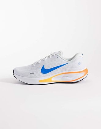 Nike Journey - Lauf-Sneaker in Wei&szlig; und Orange
