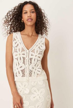 Vero Moda Veston densemble en maille crochet&eacute;e de qualit&eacute; sup&eacute;rieure avec d&eacute;tails fleuris - Cr&egrave;me-Blanc