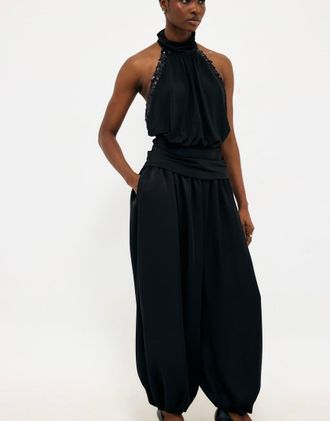 NA-KD Balloon-Satinhose in Schwarz