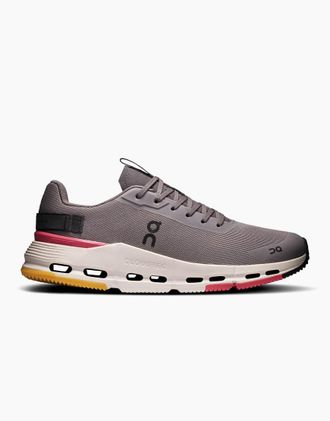 On Cloudnova form 2 Lifestyle-Sneaker in Glutrot und Elfenbein-Grau