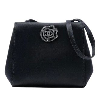 Chanel Sac bandouli&egrave;re en satin Pre-owned avec d&eacute;tail cam&eacute;lia - Femme - Pre-owned - Noir - Taille: ONE Size