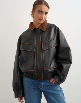 Topshop Bomberjacke aus Kunstleder mit Kontrast-Rippkragen in Schwarz