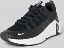 Nike Sneaker mit Label-Detail