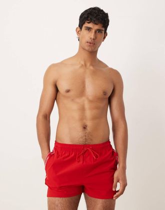 Calvin Klein Short de bain &agrave; cordon de serrage avec inscription logo sur le c&ocirc;t&eacute; - Rouge