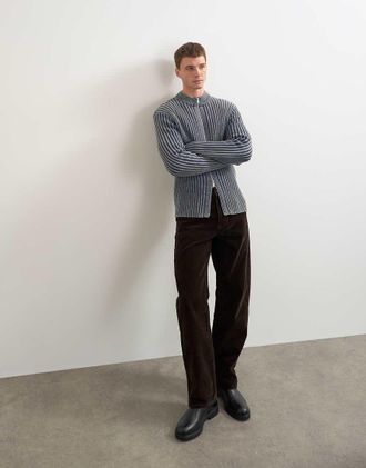 Topman Jeans mit geradem Schnitt und beschichteter Veloursoberfl&auml;che in Braun