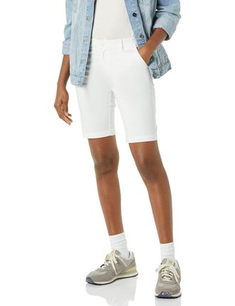 Amazon Essentials Damen Bermuda-Shorts, mittelhohe Taille, schmale Passform, 25,4 cm Schrittlänge, Khaki-Shorts, Weiß, Größe 30