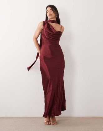 Tfnc robe longue en satin &agrave; une &eacute;paule, col b&eacute;nitier et d&eacute;tail &eacute;charpe, bordeaux-Rouge