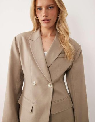 Gina Tricot Gina Tricot - Geformter Blazer in Hellbeige mit Schulterpolstern-Neutral