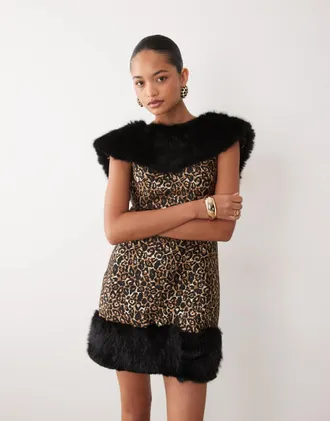 Sister Jane Dream Sister Jane Mini-Kleid mit U-Ausschnitt und Kunstfellbesatz im Leopardenmuster-Gold