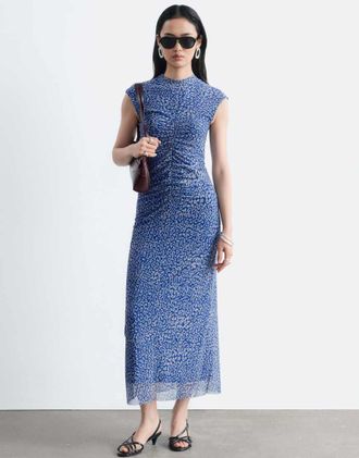 & Other Stories robe mi-longue en tulle sans manches &agrave; col montant, imprim&eacute; l&eacute;opard bleu vif