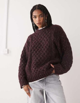 Monki Grob gestrickter Oversize-Pullover in dunkler Pflaume mit Zopfmuster-Rot