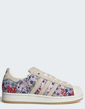 adidas Originals Superstar Sneaker mit Blumenmuster und Gummisohle-Multi
