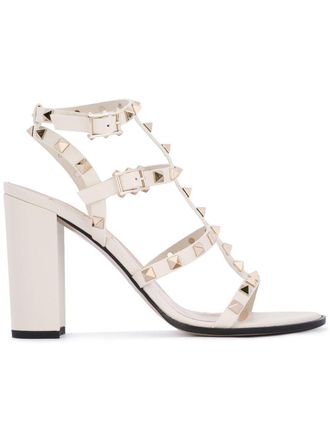 Valentino Garavani Rockstud Sandalen - Nude