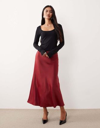 Vero Moda Jupe mi-longue en satin - Rouge intense