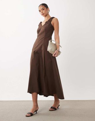 Vila Robe longue en coton avec taille basse et bretelles fronc&eacute;es - Marron chocolat