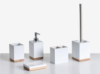 Beliani Badaccessoires Set 5-teilig Kunstharz weiß mit Holzdetails Bad-Zubehör Tapiche