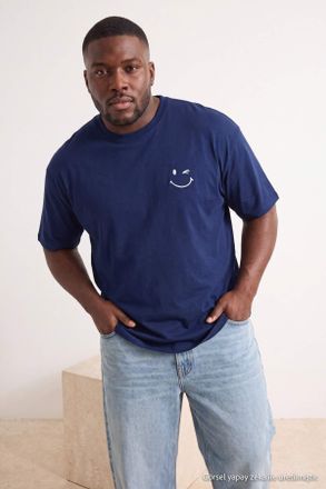 Trendyol MAN Herren Dunkelblau Slogan Kurz Oversize Gro&szlig;e Gr&ouml;&szlig;en T-Shirts