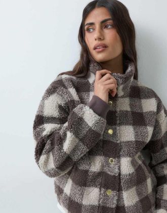 Barbour Amaya Fleece mit durchgehendem Rei&szlig;verschluss und Karomuster in Tr&uuml;ffelbraun/Wei&szlig;